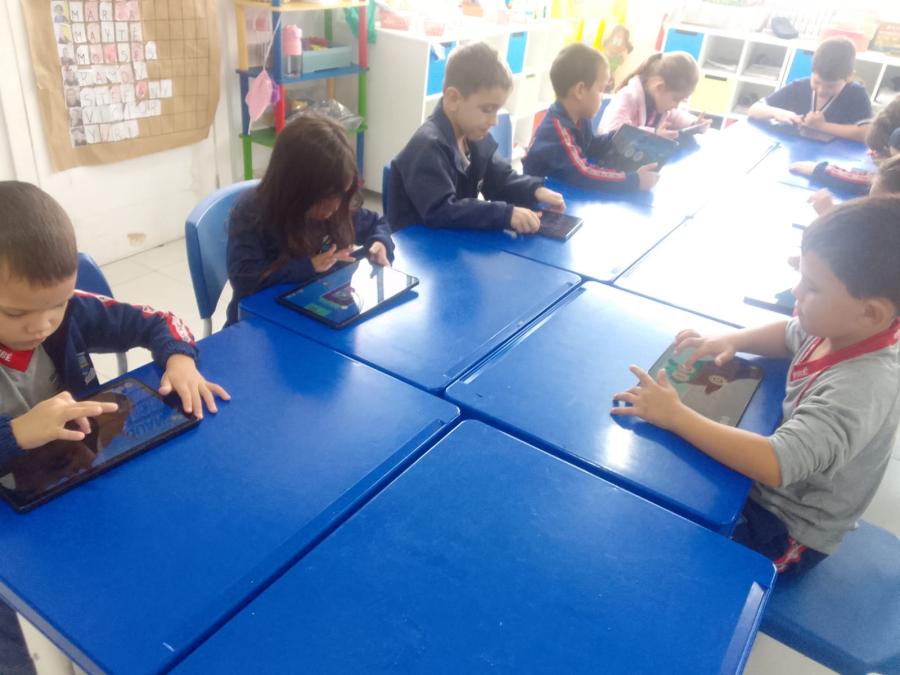 Estudantes da EMEF Olavo Bilac realizam atividades pedagógicas com ...